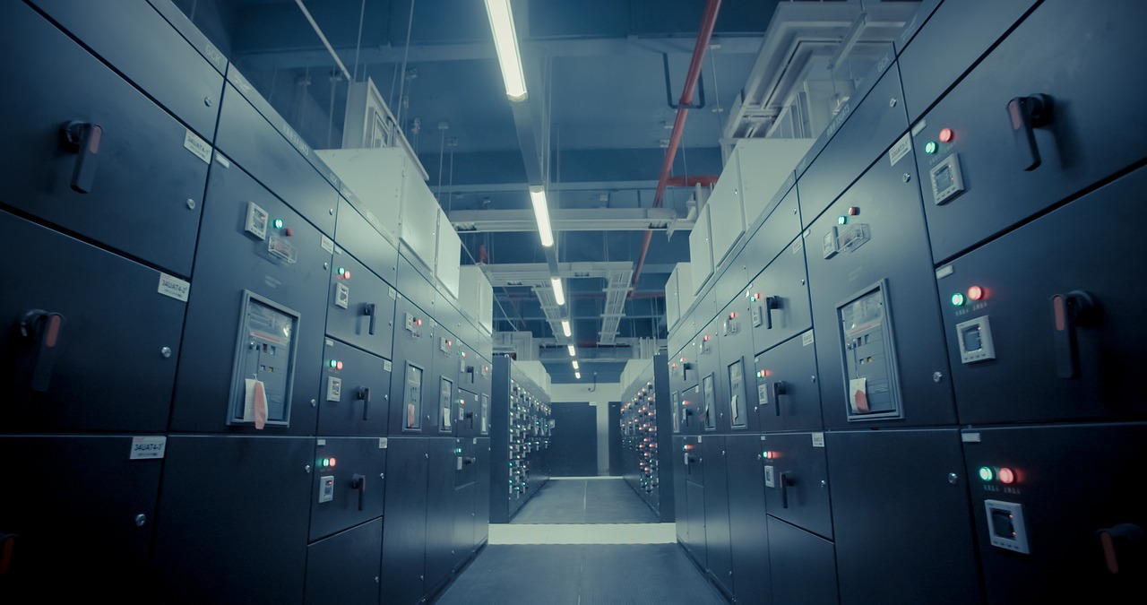 Large UPS for MTDC and Hyperscale Data Centers - The Power of Excellence